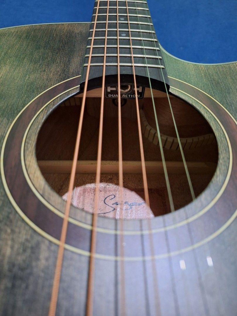 Smiger acoustic guitae, Hobbies & Toys, Music & Media, Musical ...