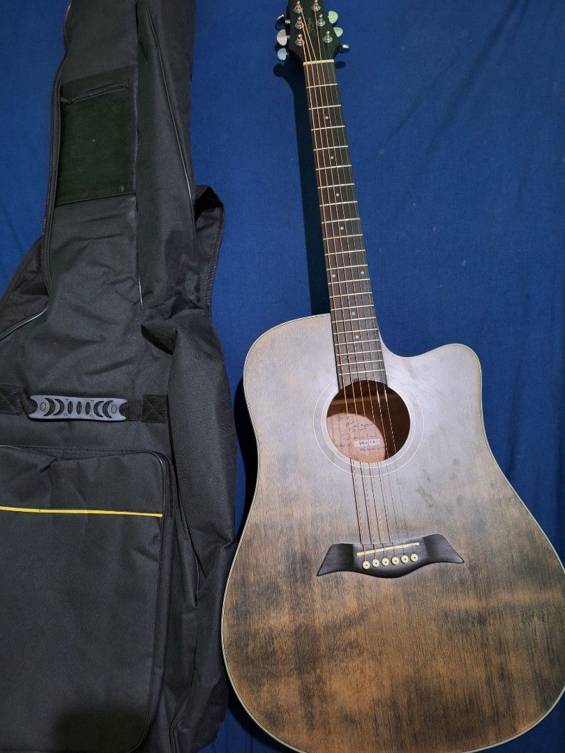 Smiger acoustic guitae, Hobbies & Toys, Music & Media, Musical ...