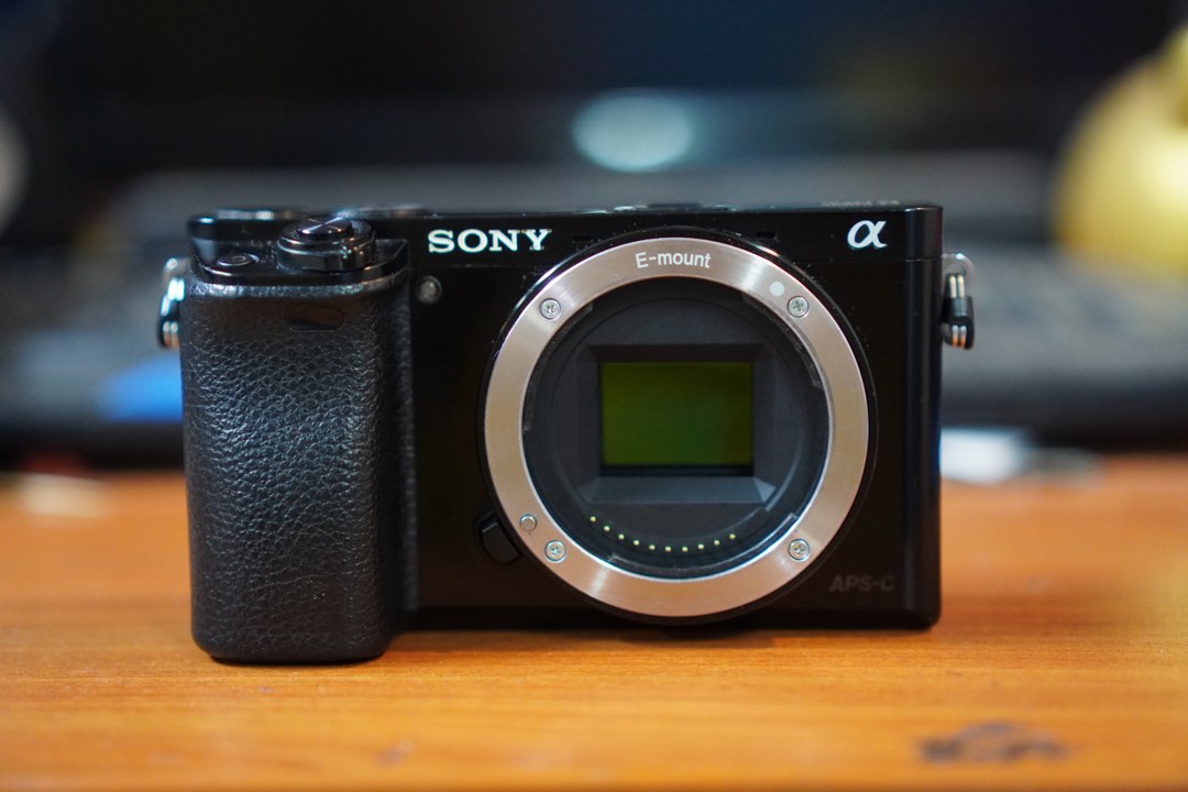 SONY a6000 body only (85% new), Photography, Cameras on Carousell