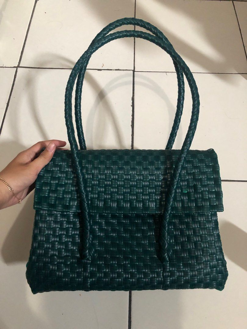 Tas Anyam - Hijau Botol, Fesyen Wanita, Tas & Dompet di Carousell