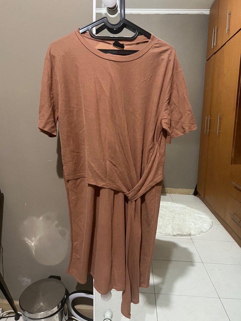 This is april, Fesyen Wanita, Pakaian Wanita, Atasan di Carousell