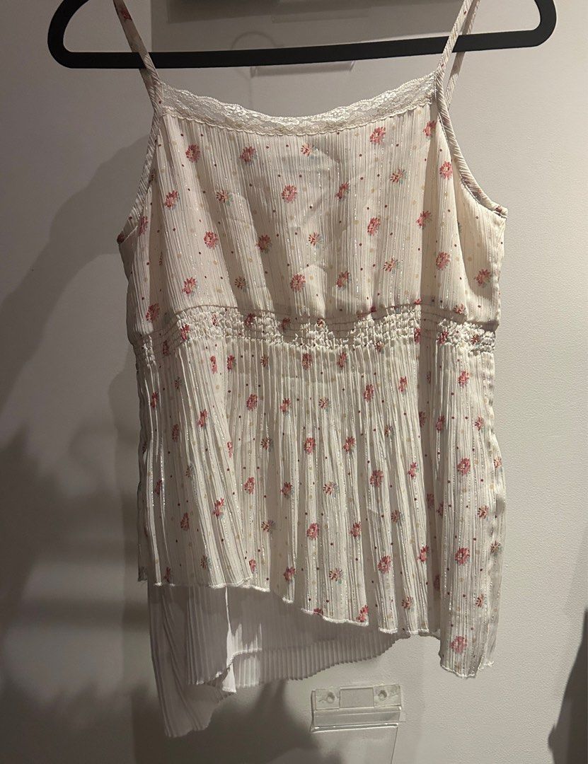 Thrifted Layered Top, Women's Fashion, Tops, Sleeveless on Carousell
