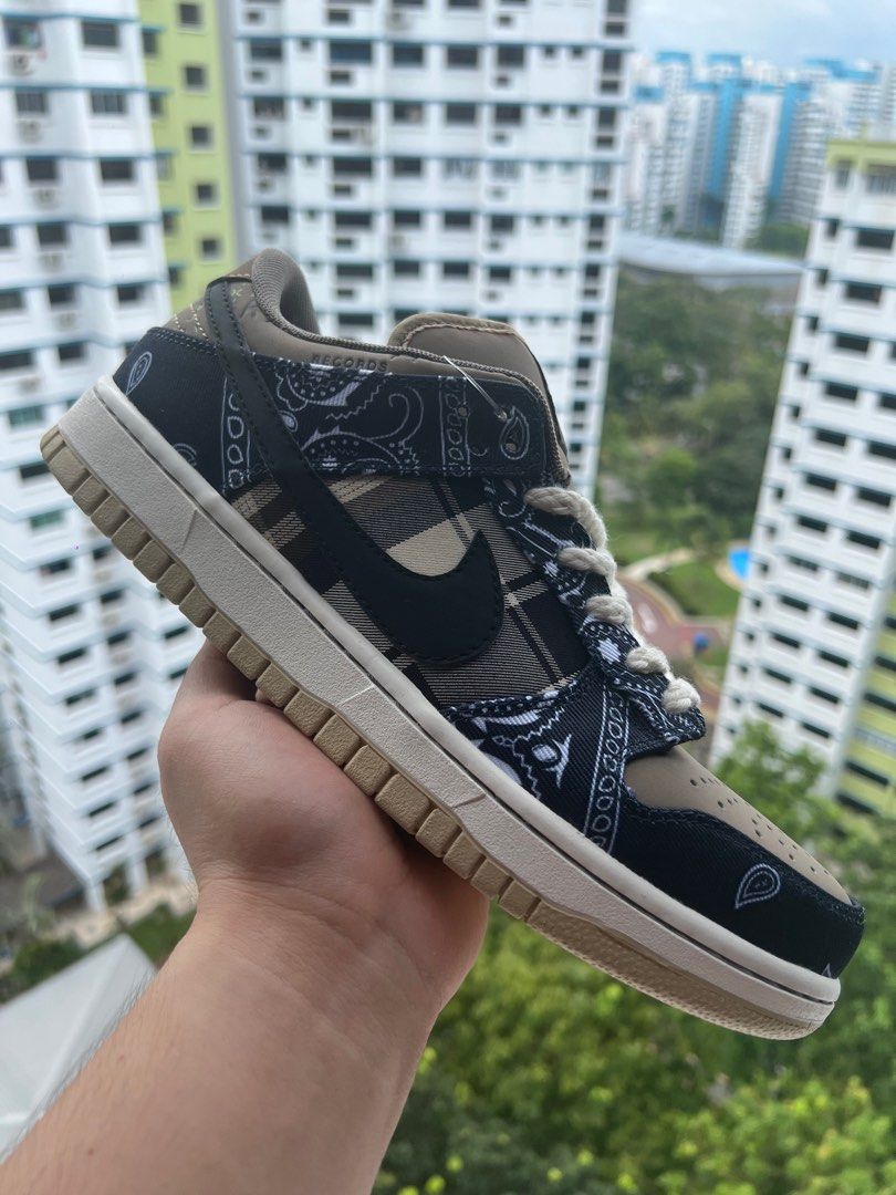 Travis Scott SB Dunk Low, Men's Fashion, Footwear, Sneakers on Carousell