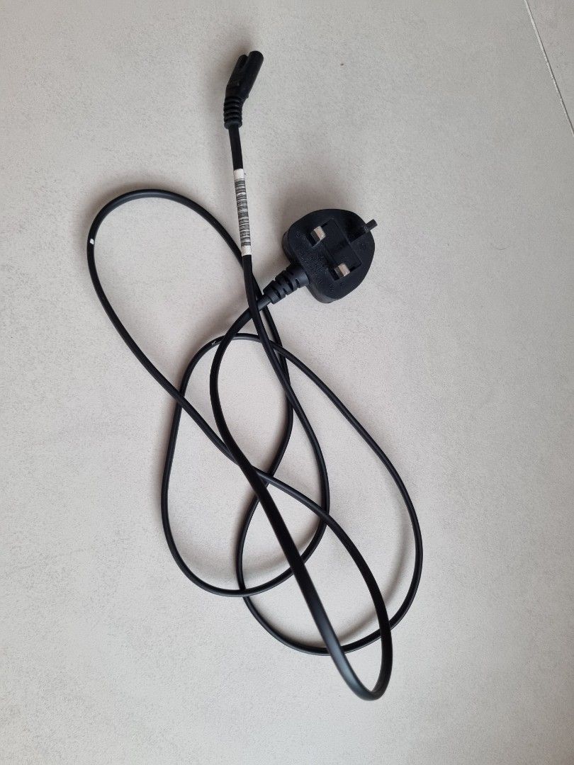 Uk 3pin to c7 power cord 1.5m, Computers & Tech, Parts & Accessories ...