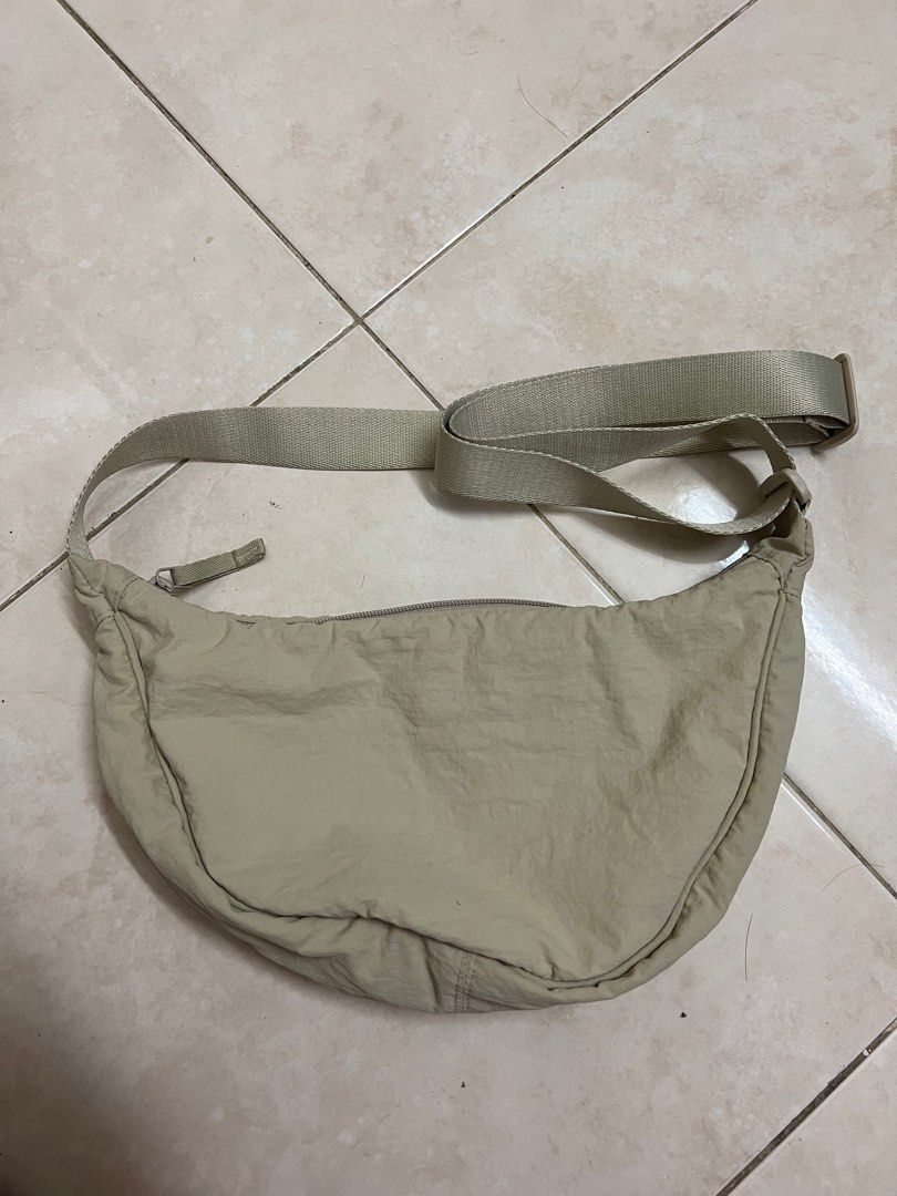 Uniqlo nylon shoulder bag (White), Men's Fashion, Bags, Sling Bags on ...