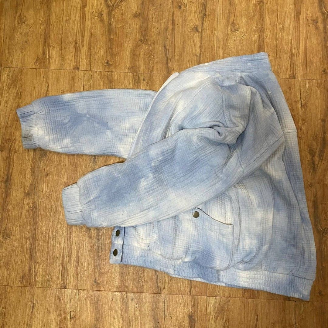 Universal thread clouds jacket, Men's Fashion, Coats, Jackets and Outerwear on Carousell