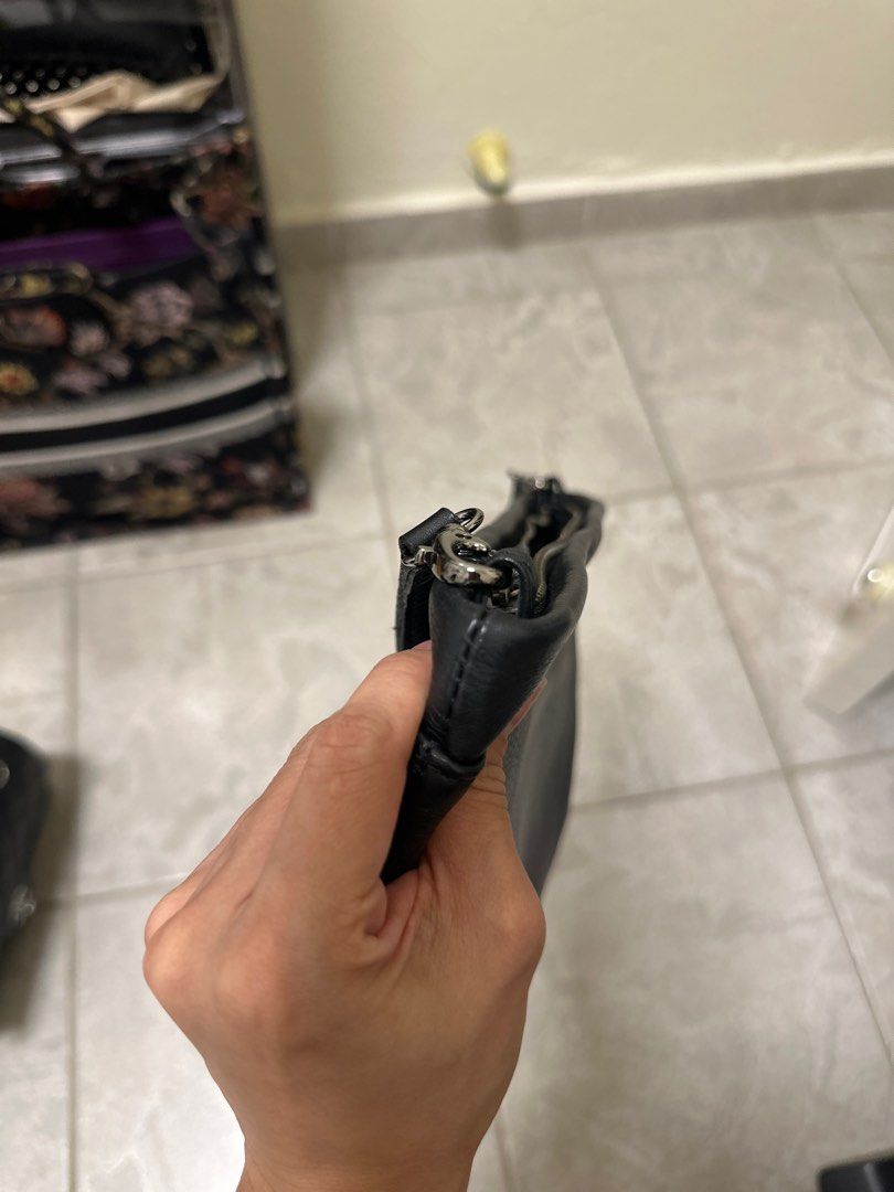 Vlieger & Vandam Gun Clutch, Women's Fashion, Bags & Wallets, Clutches ...