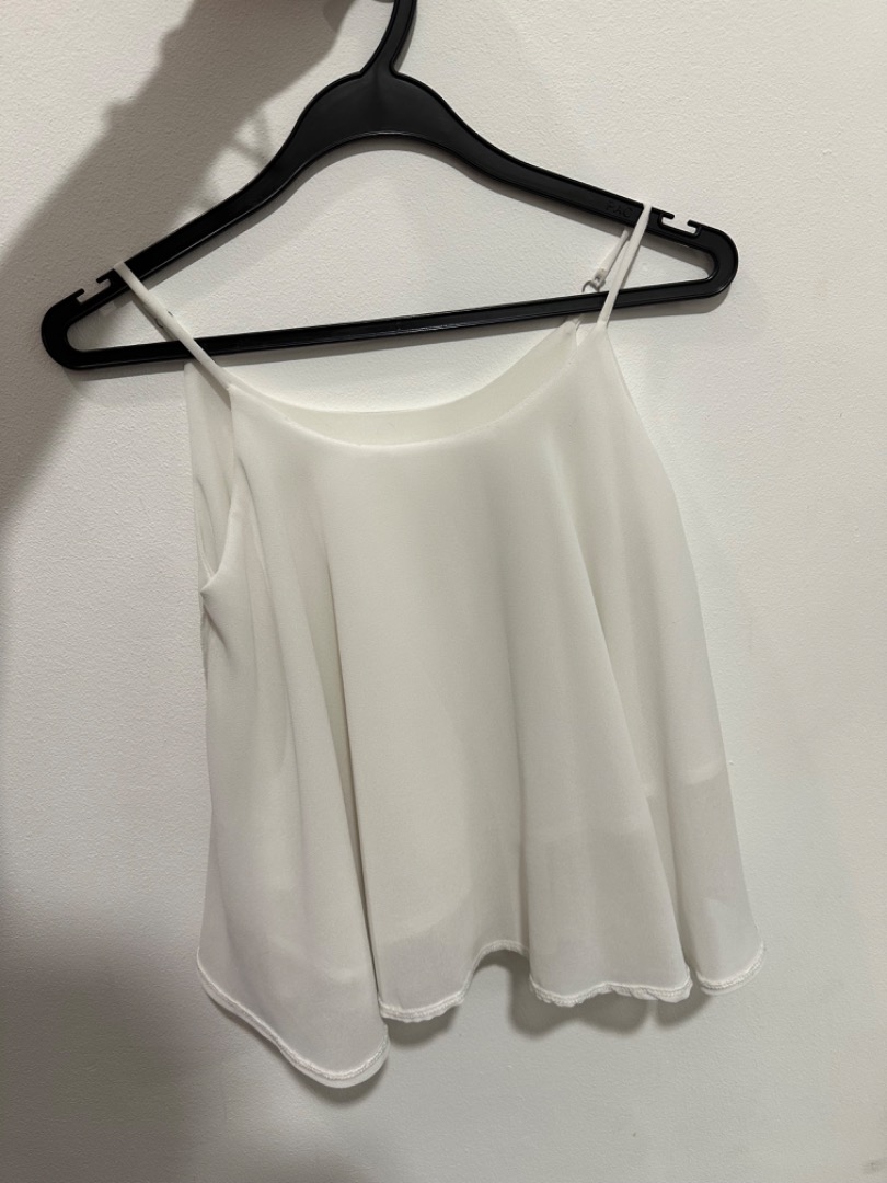 White spag top, Women's Fashion, Tops, Sleeveless on Carousell