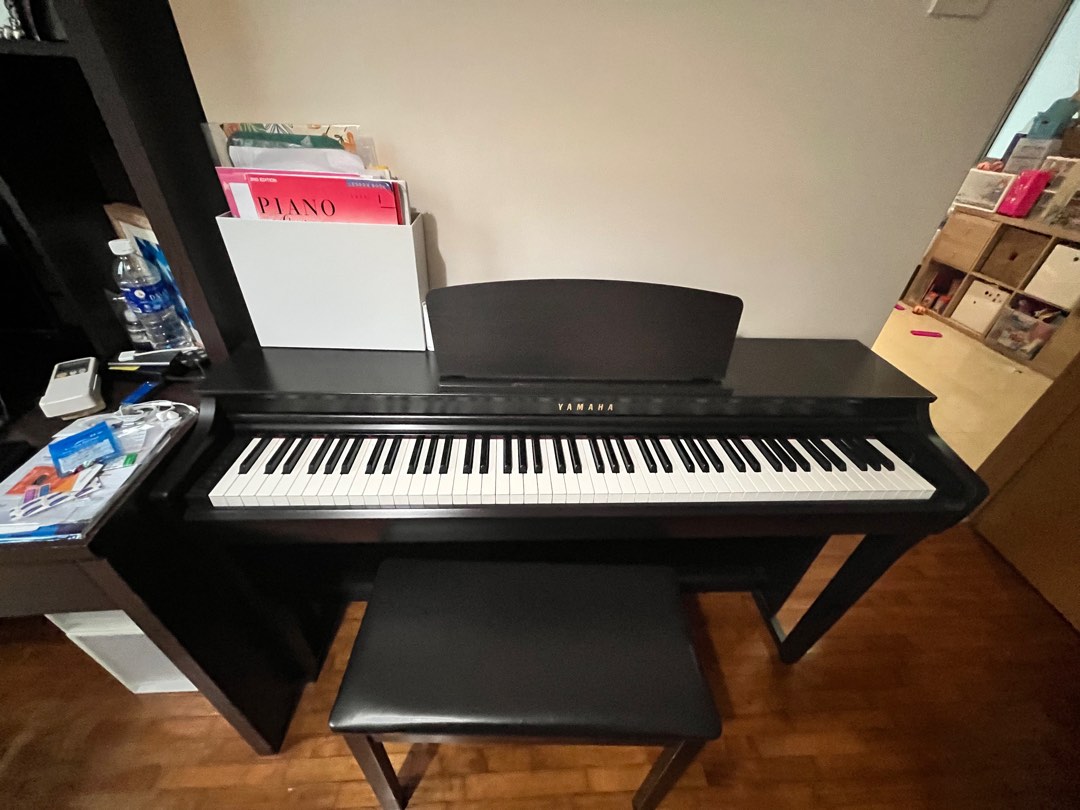 Yamaha CLP 725 piano for sale in excellent condition, Hobbies & Toys ...