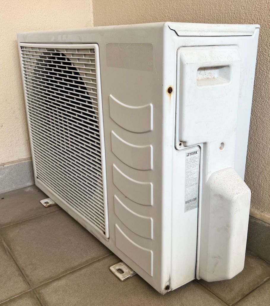 York 1.5 HP Air Cond Outdoor unit (Working condition) with compressor ...