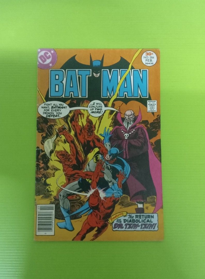 1st issue with iconic round "bullet" DC logo on Batman cover ( Batman ...