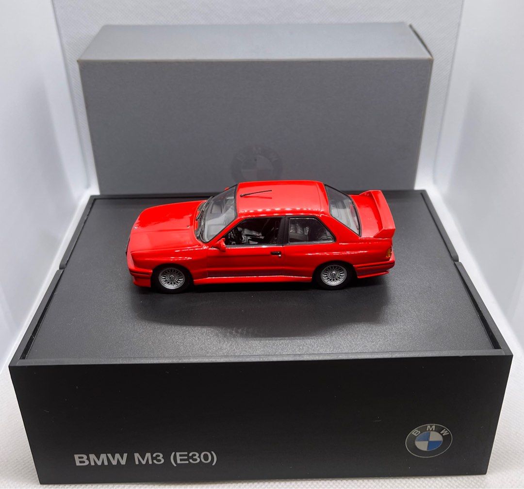 BMW M3 (E30) 1/43 金屬模型車, 書籍、休閒與玩具, 玩具、公仔、桌遊在旋轉拍賣