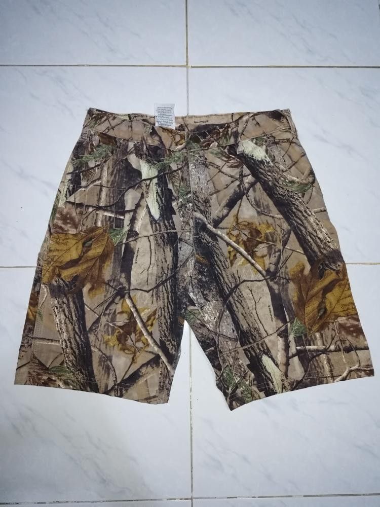 Carhartt x realtree jorts, Men's Fashion, Bottoms, Shorts on Carousell