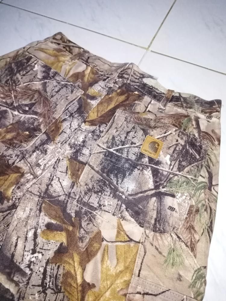 Carhartt x realtree jorts, Men's Fashion, Bottoms, Shorts on Carousell
