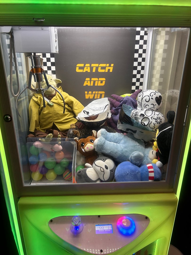 Claw machine, Hobbies & Toys, Toys & Games on Carousell