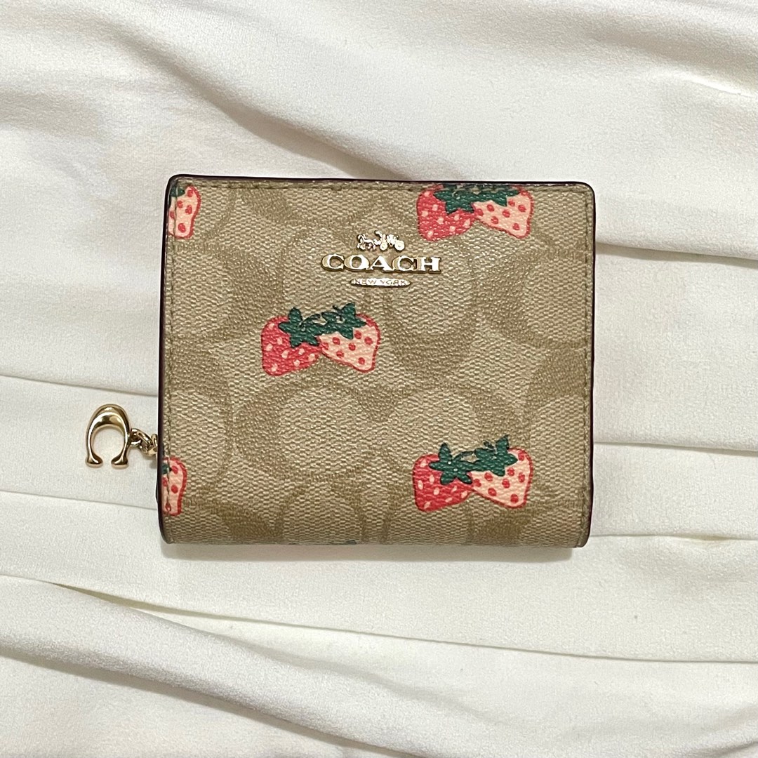 COACH Snap wallet Strawberry Signature, Women's Fashion, Bags & Wallets ...