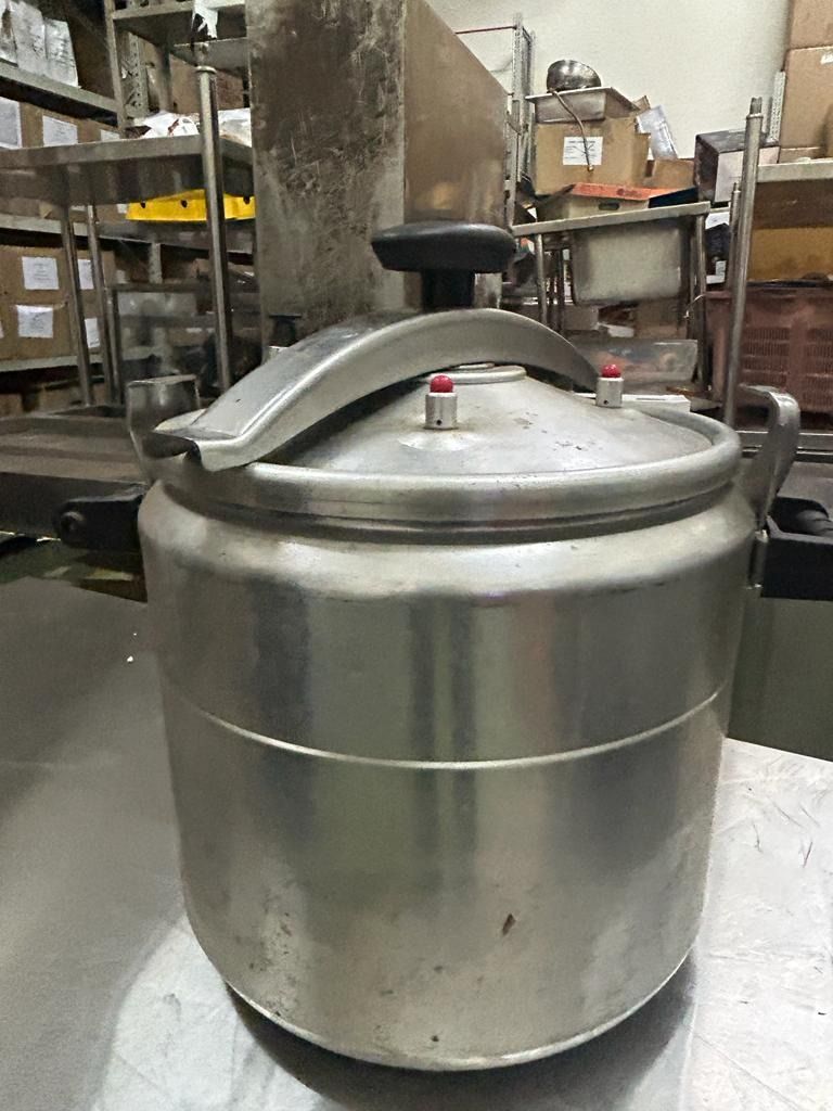Commercial pressure cooker, TV & Home Appliances, Kitchen Appliances ...