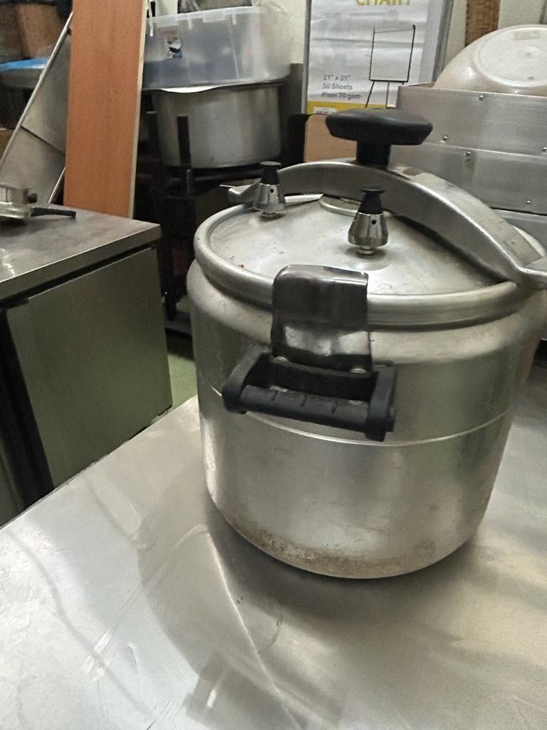 Commercial pressure cooker, TV & Home Appliances, Kitchen Appliances ...