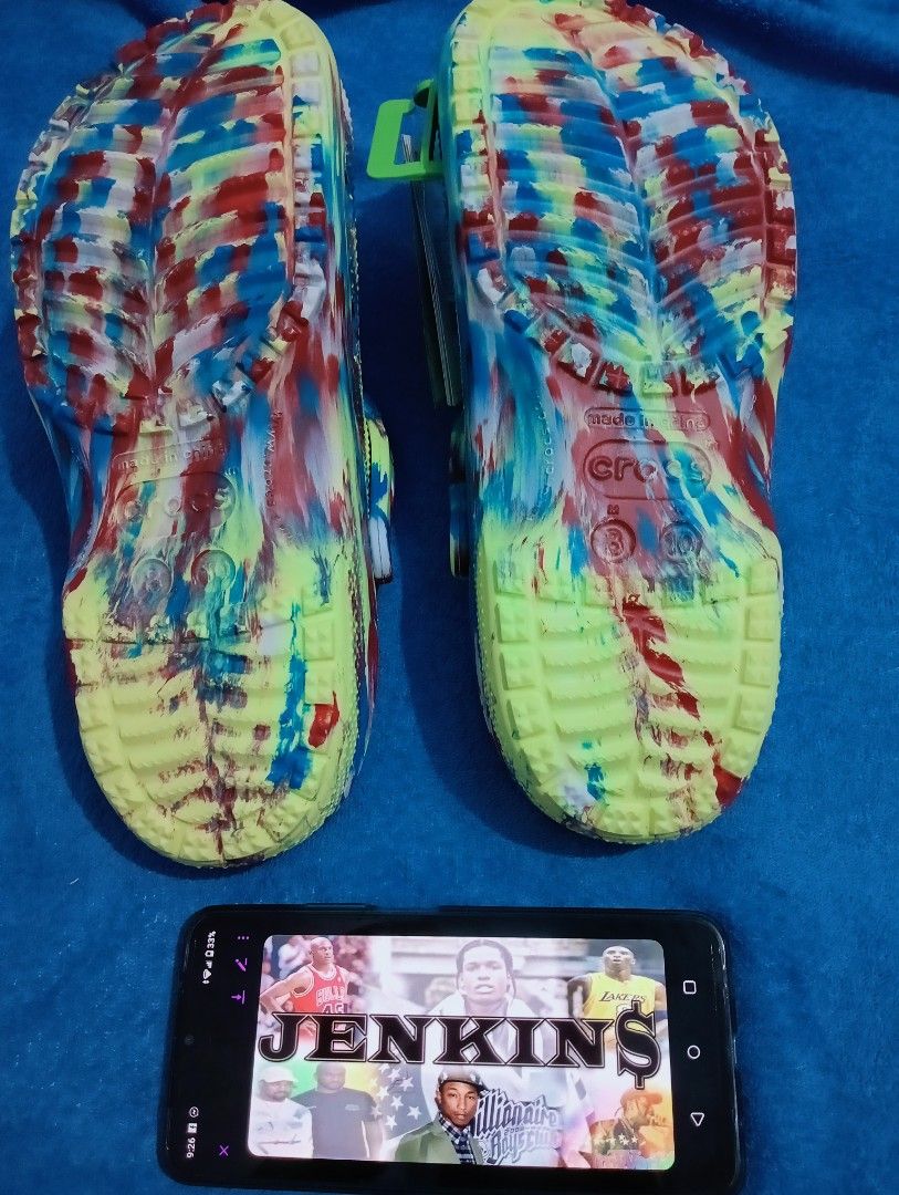 Crocs, Men's Fashion, Footwear, Slippers & Slides on Carousell