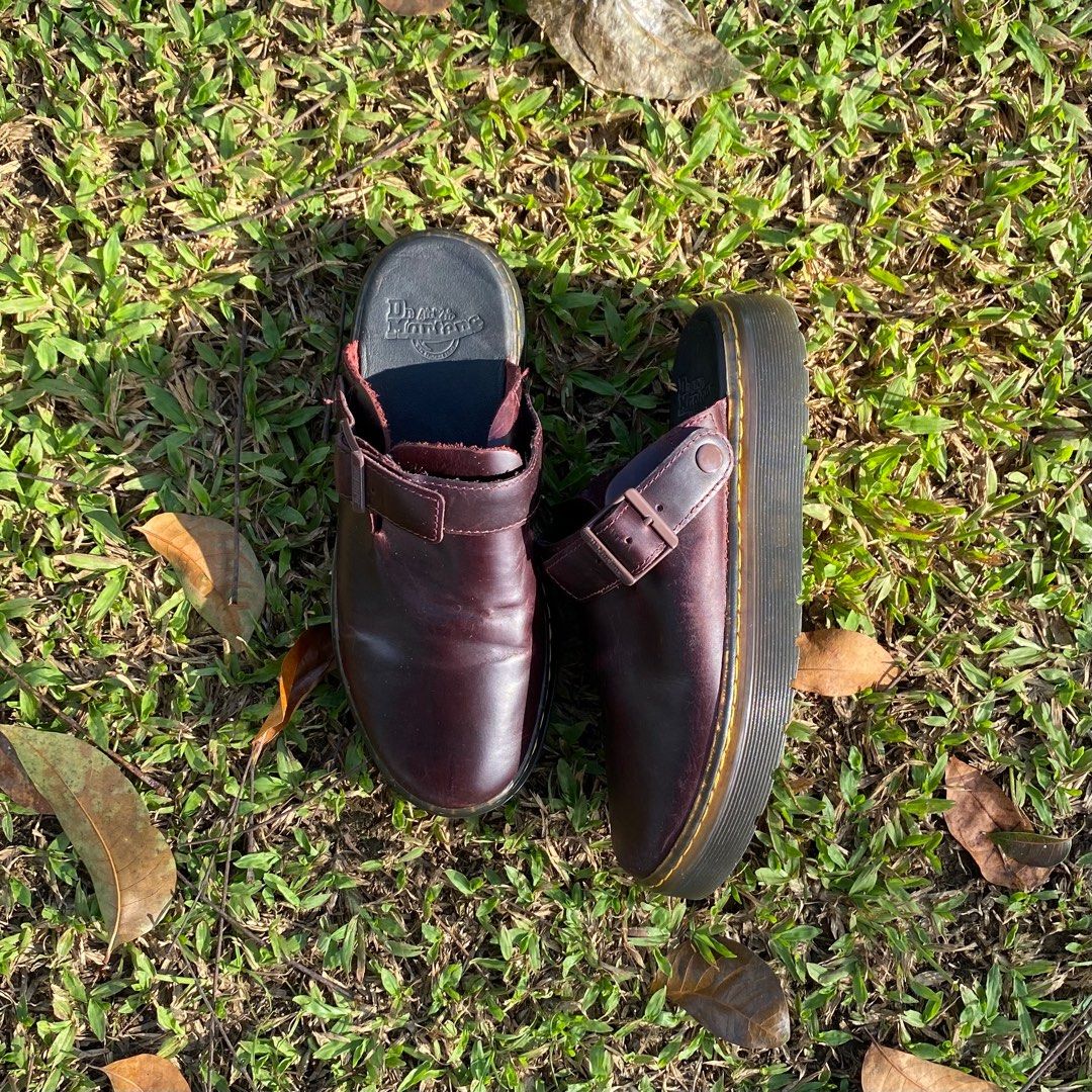 Doc Marten Carlson clogs, Women's Fashion, Footwear, Boots on Carousell