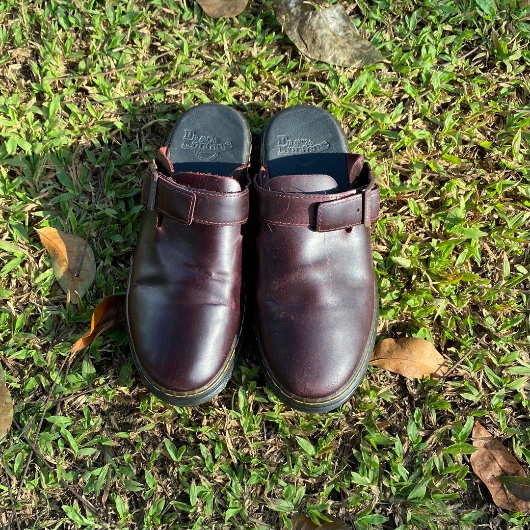 Doc Marten Carlson clogs, Women's Fashion, Footwear, Boots on Carousell