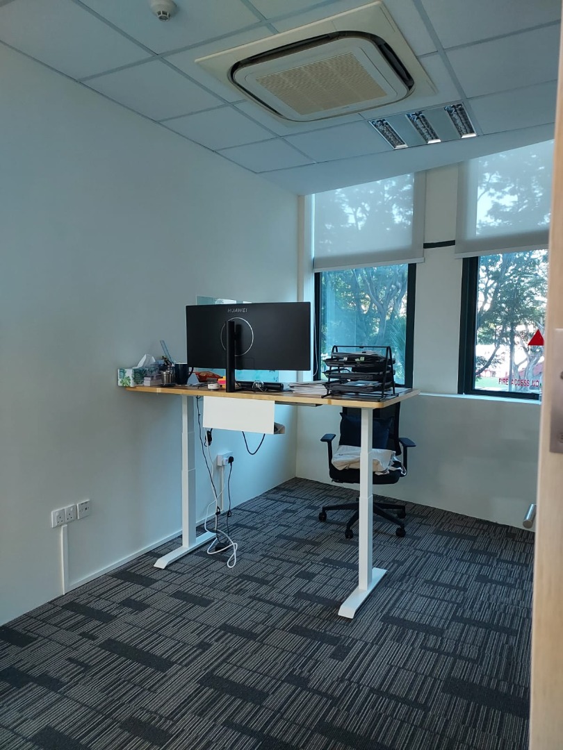 Everdesk Max, Furniture & Home Living, Furniture, Tables & Sets on ...