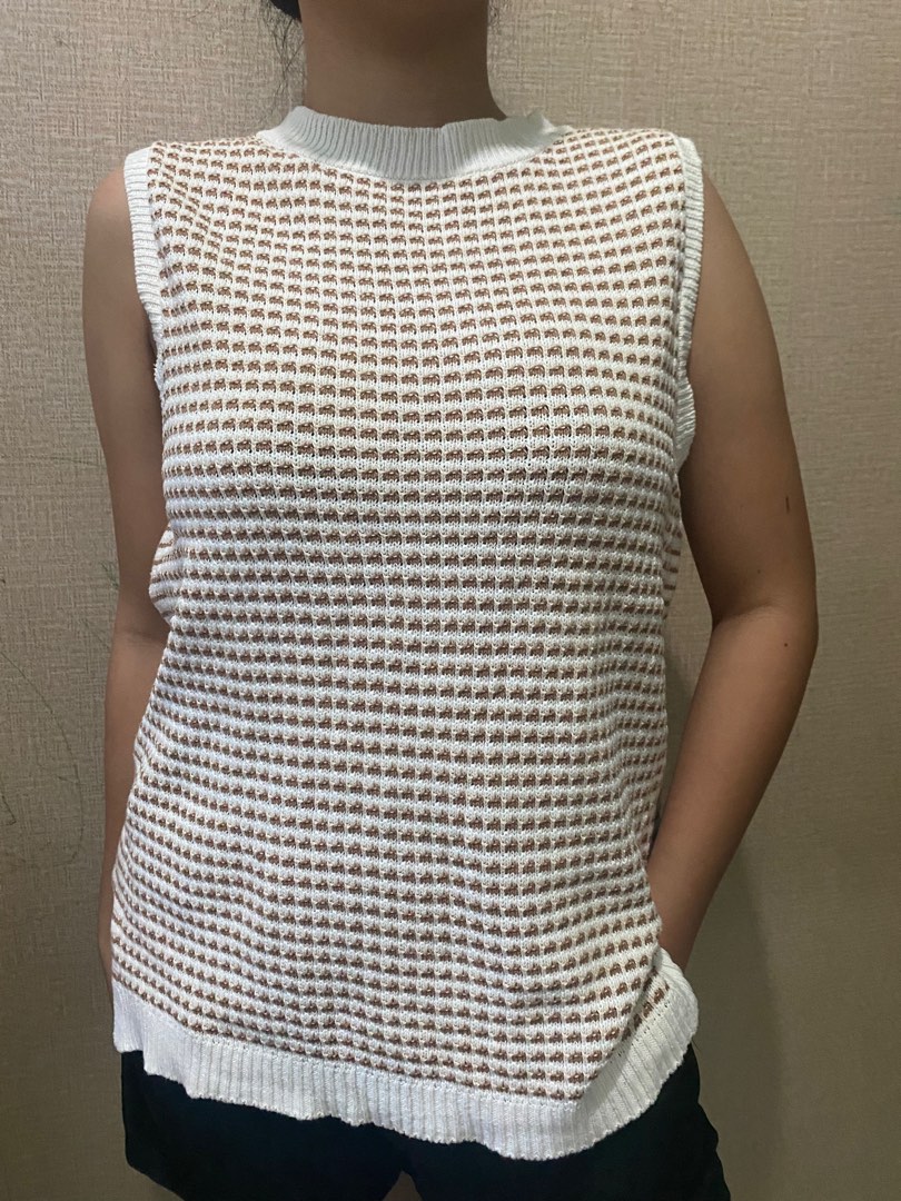 FREEEE, Women's Fashion, Tops, Blouses on Carousell
