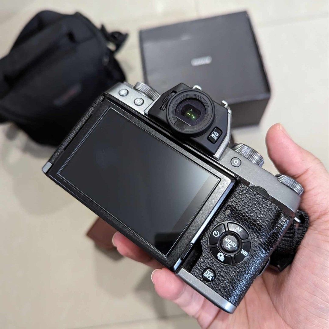 Fujifilm XT100 mirrorless camera, Photography, Cameras on Carousell