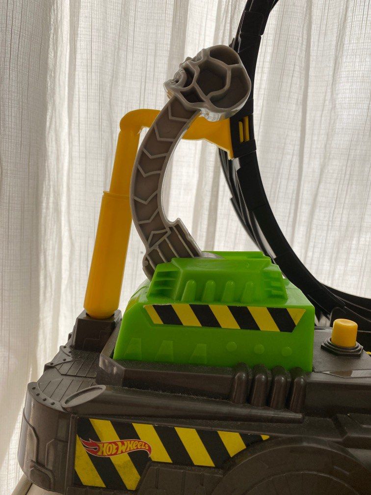 Hotwheels loop monster truck and car, Hobbies & Toys, Toys & Games on ...