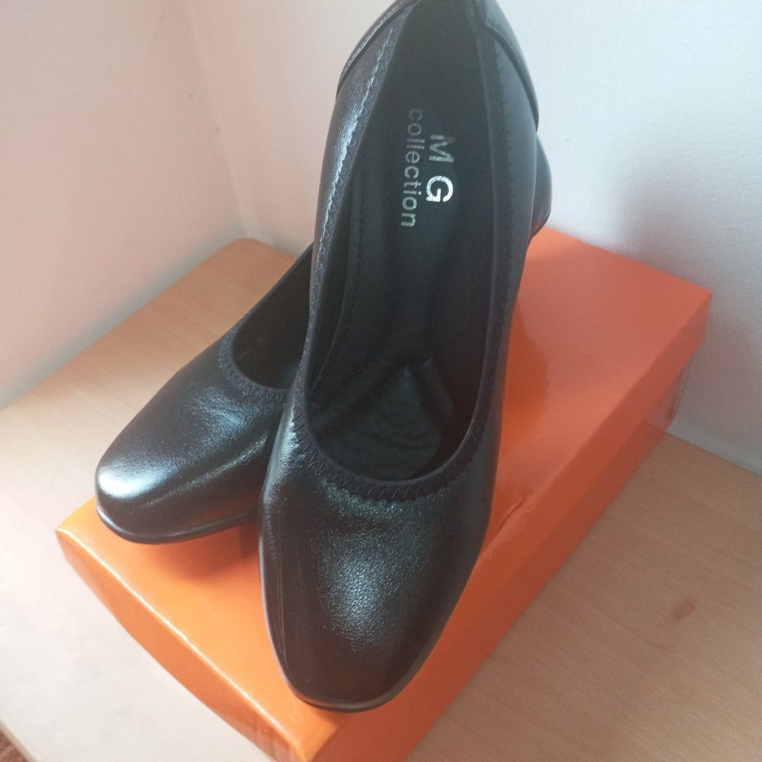 Kasut formal hitam bertumit, Women's Fashion, Footwear, Heels on Carousell