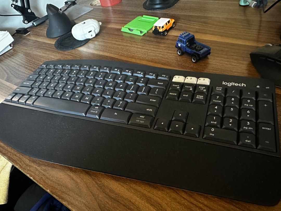 Logitech K850 Ergonomic, Computers & Tech, Parts & Accessories, Computer Keyboard on Carousell