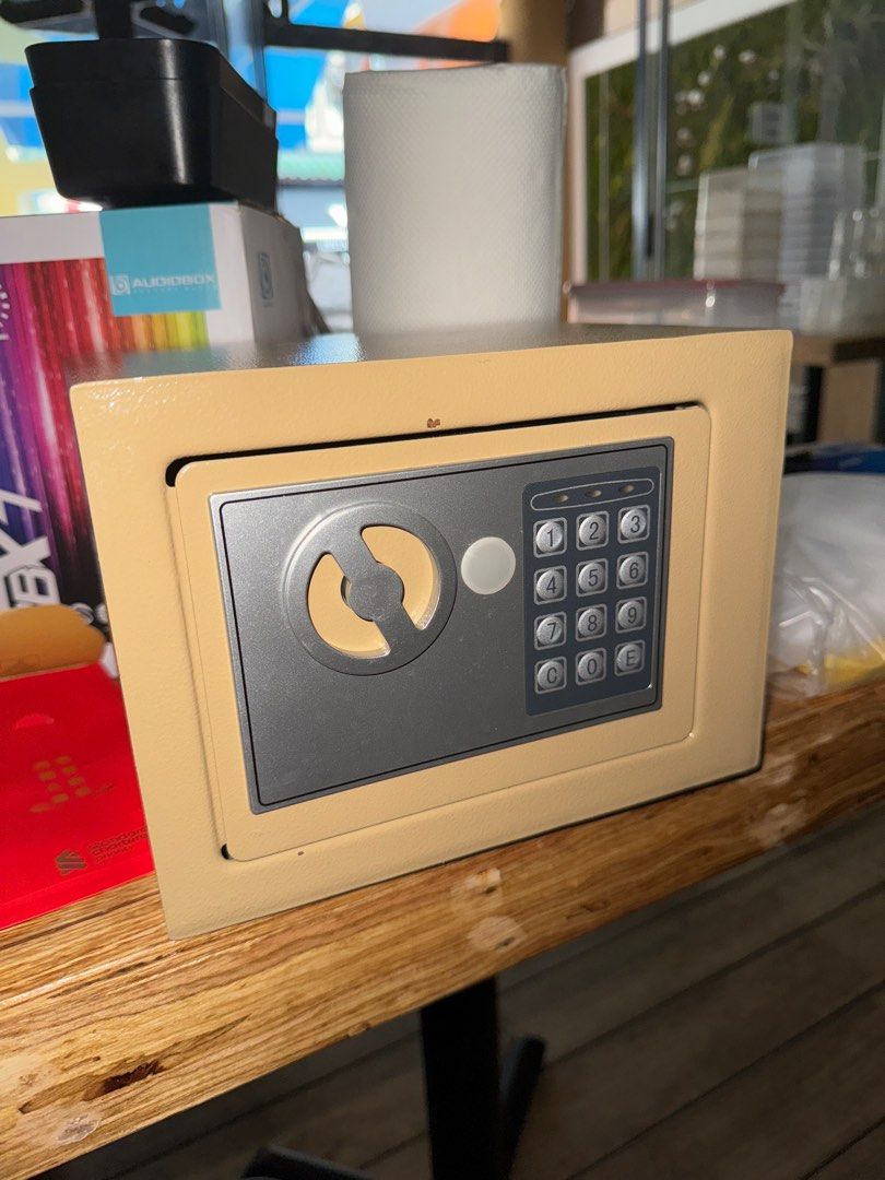 mini safe box, Furniture & Home Living, Security & Locks, Safe on Carousell