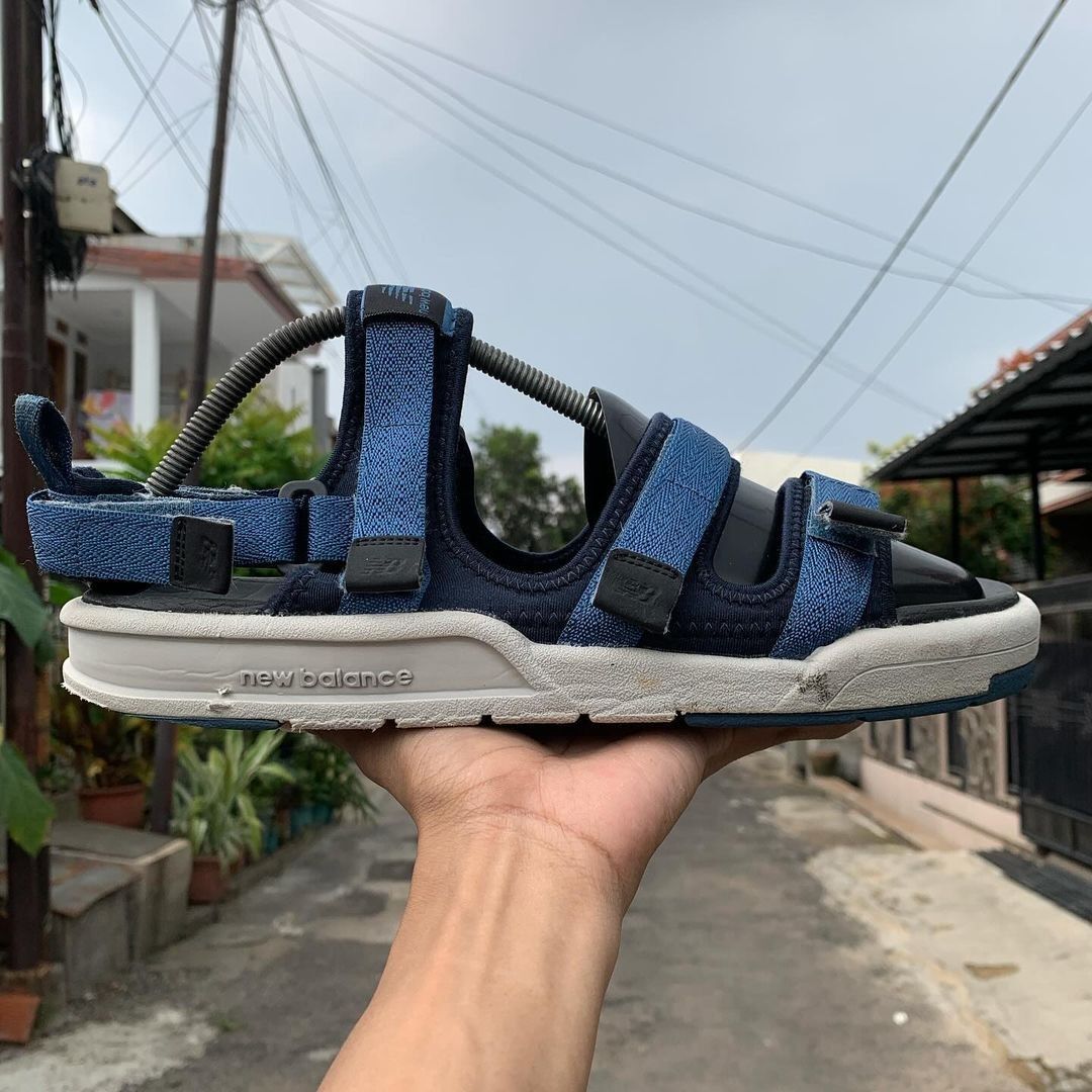 New balance caravan, Fesyen Pria, Sepatu , Sandal di Carousell