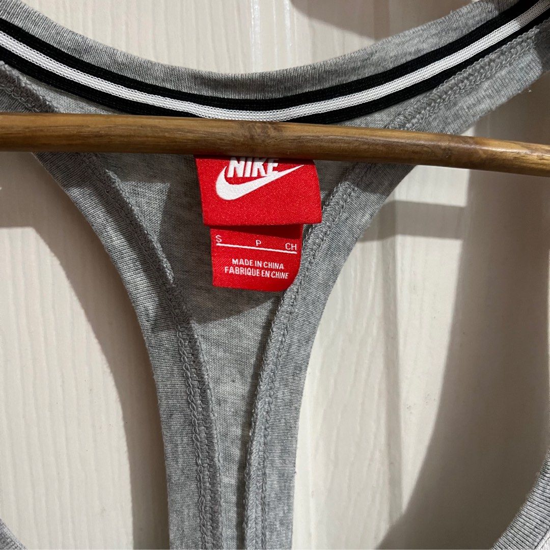 Nike Cropped Sando, Women's Fashion, Activewear on Carousell