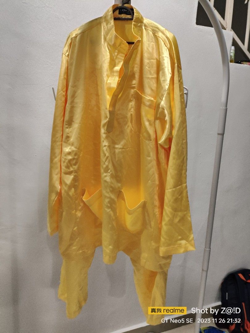 Sepasang Baju Melayu Kuning Diraja Saiz XL, Men's Fashion, Muslim Wear ...