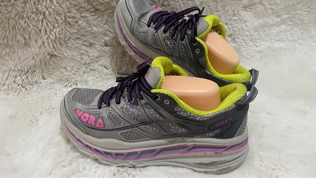 Sepatu hoka, Fesyen Wanita, Sepatu di Carousell