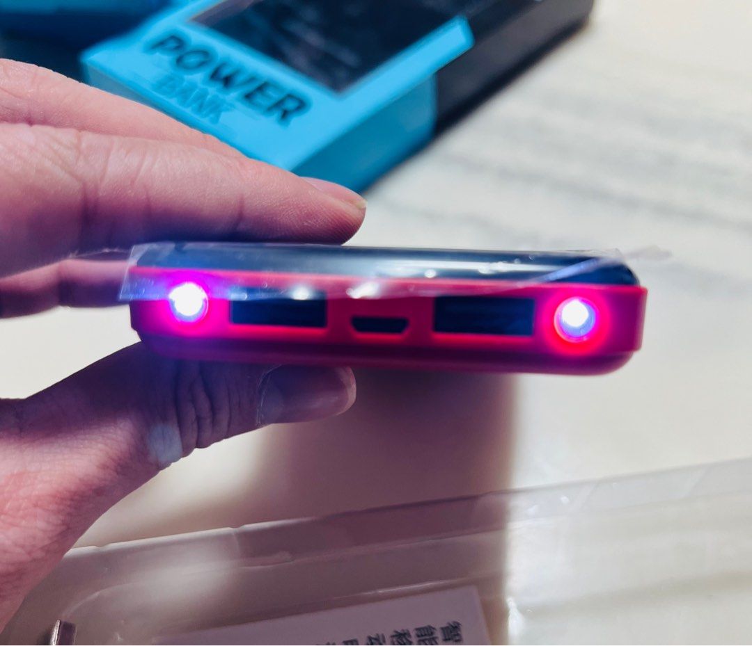 02 Smart Powerbank (20000Mha) with torchlights build-in (02 Powerbank ...