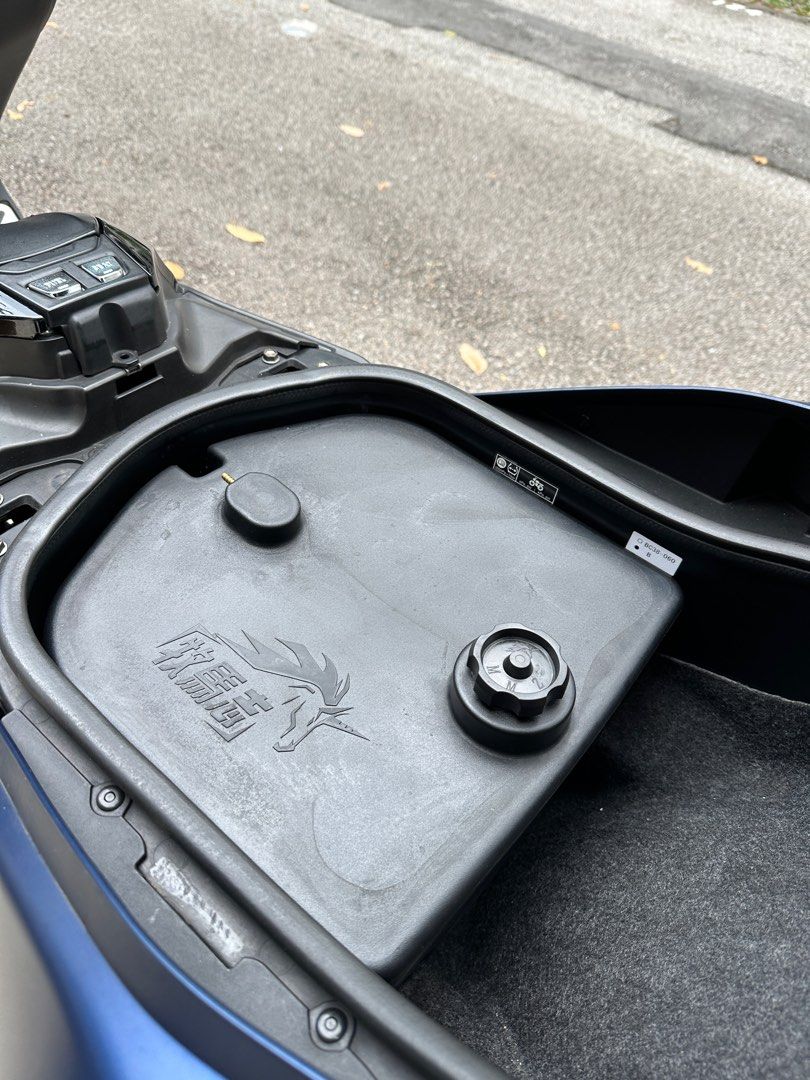 Tmax 560 2018-2021 Auxiliary tank 13L, Motorcycles, Motorcycle ...