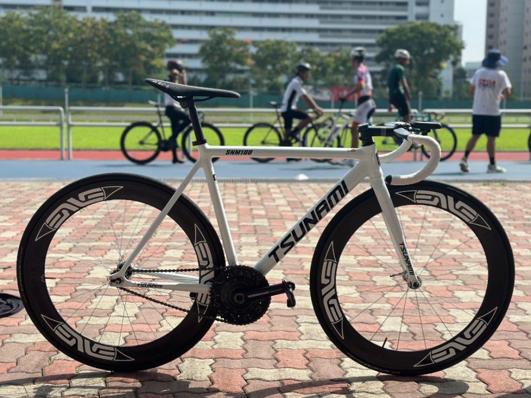 Tsunami smn-100 pearl white, Sports Equipment, Bicycles & Parts ...