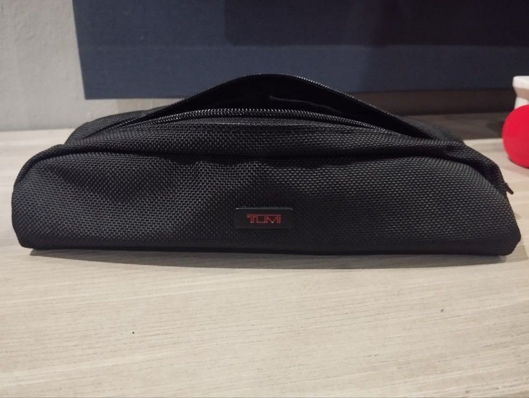 Tumi Electronic Cord Pouch, Men's Fashion, Bags, Belt bags, Clutches ...