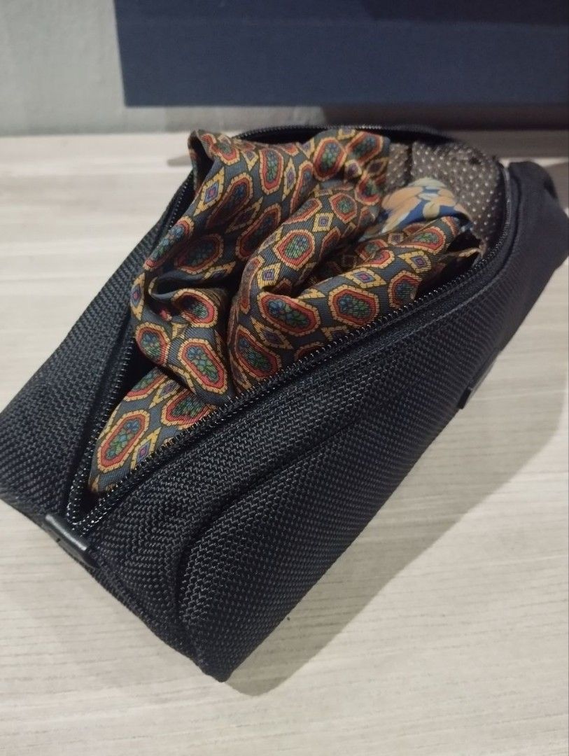 Tumi Electronic Cord Pouch, Men's Fashion, Bags, Belt bags, Clutches ...