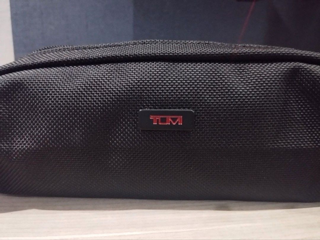 Tumi Electronic Cord Pouch, Men's Fashion, Bags, Belt bags, Clutches and Pouches on Carousell