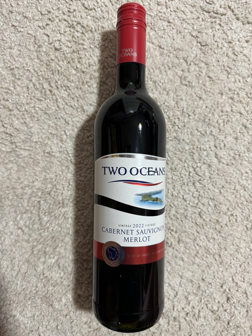 Two Oceans Vintage 2022 Cabernet Sauvignon Merlot 750ml, Food & Drinks ...