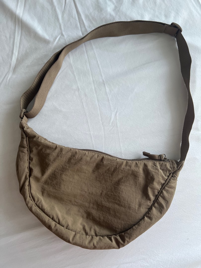 Uniqlo Crossbody Bag, Women's Fashion, Bags & Wallets, Cross-body Bags ...