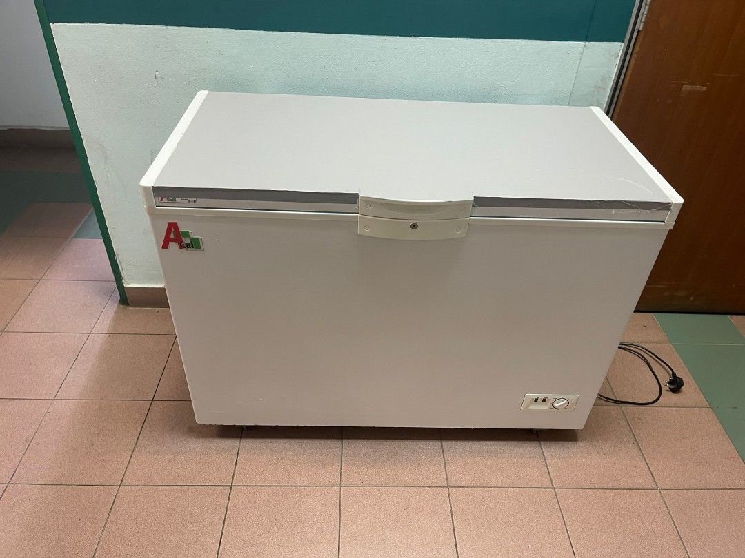 Used chest freezer 308L, TV & Home Appliances, Kitchen Appliances ...