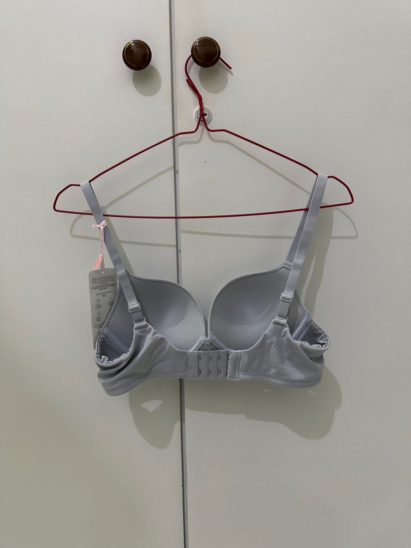 YOUNG HEARTS BRA, Fesyen Wanita, Pakaian Wanita, Lainnya di Carousell