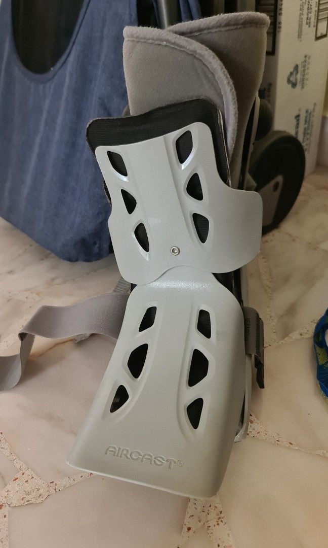 Aircast boot M sized, Health & Nutrition, Braces, Support & Protection ...