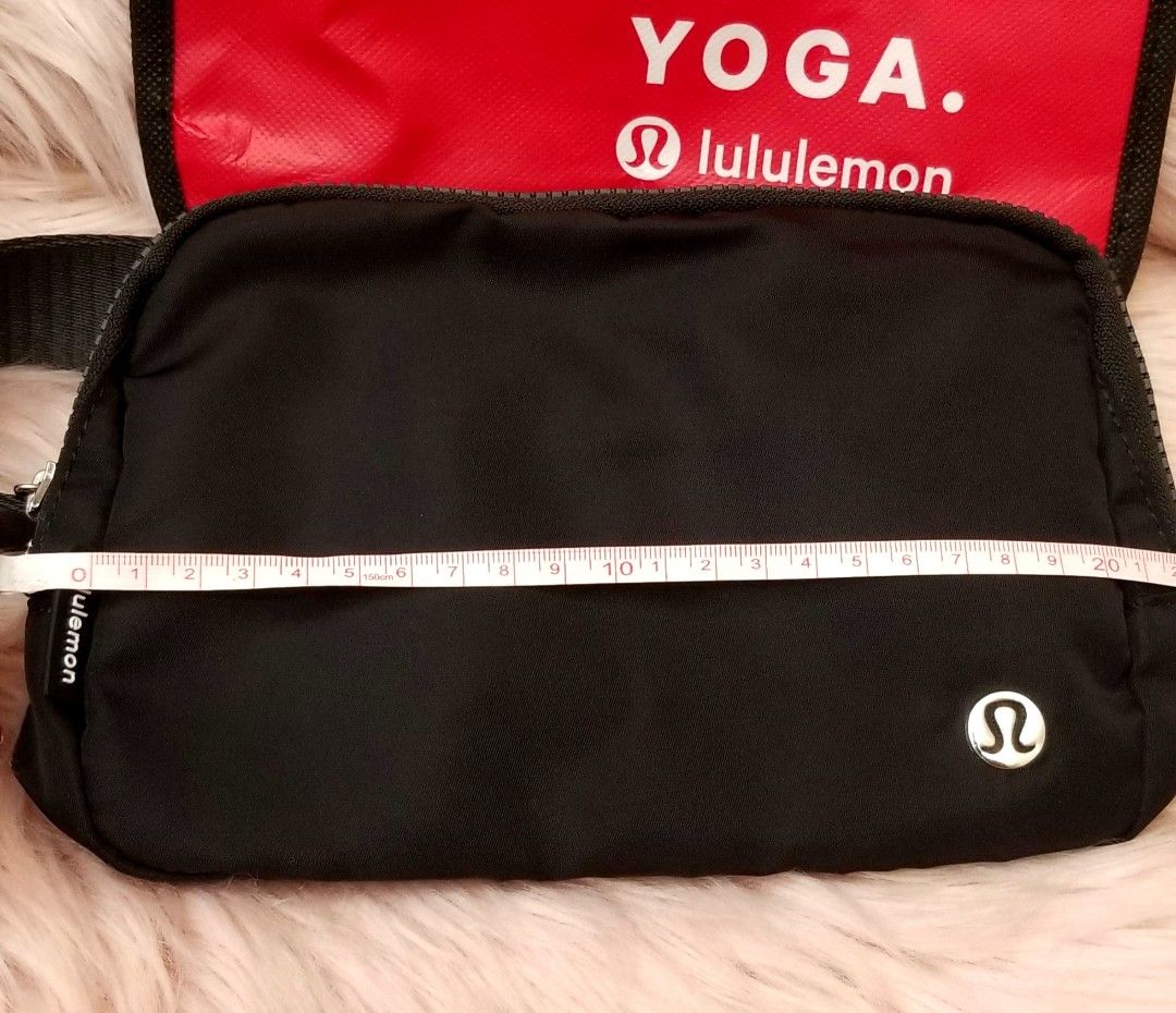 Authentic Lululemon 2L Everyday Bag in Black, Men's Fashion, Bags, Belt ...