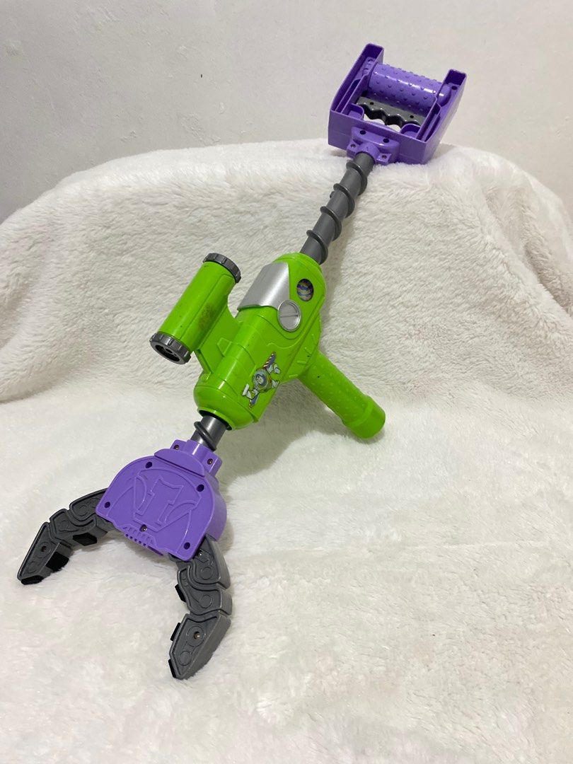 Buzz lightyear claw, Hobbies & Toys, Toys & Games on Carousell