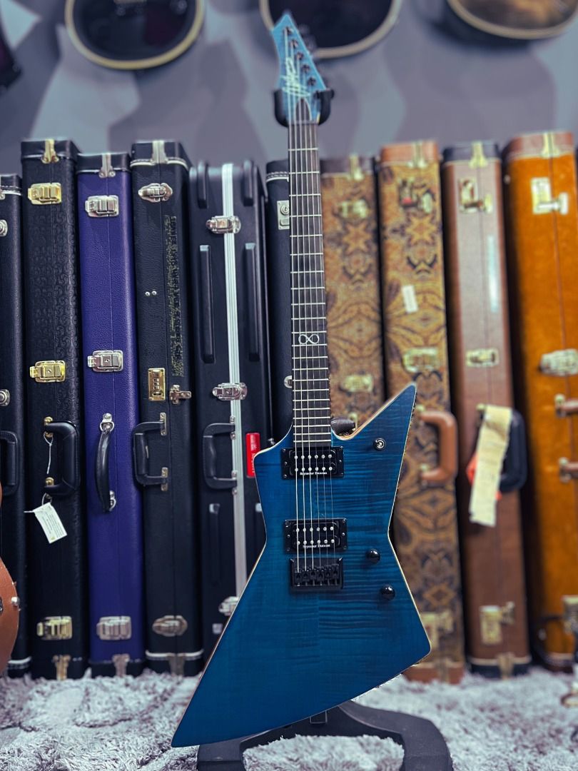 Chapman Guitars Ghost Fret Explorer First run with Seymour Duncans ...